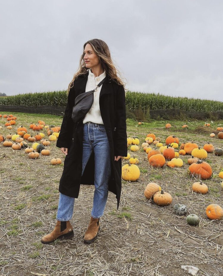 12 Cute Pumpkin Patch Outfit Ideas to Wear This Fall - Farah Salem