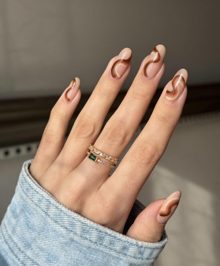 25+ Cute & Simple Line Nail Designs You Should Try - Farah Salem