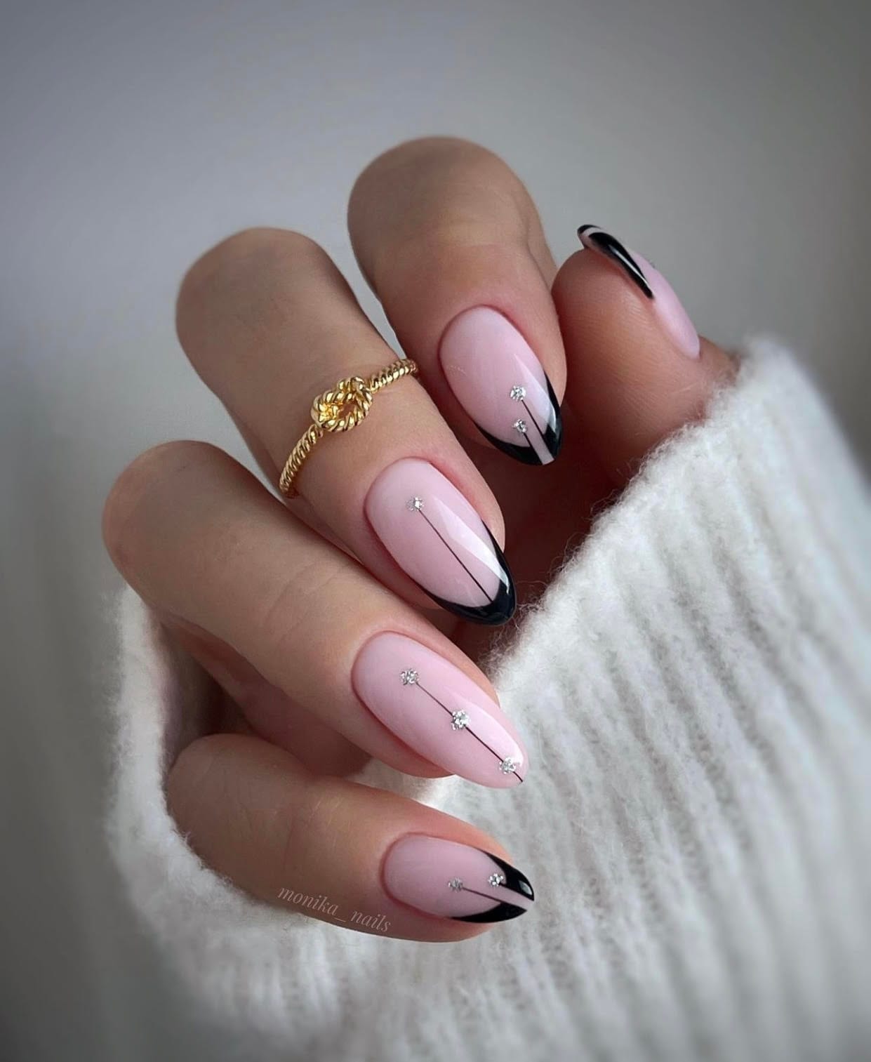 25+ Cute & Simple Line Nail Designs You Should Try - Farah Salem